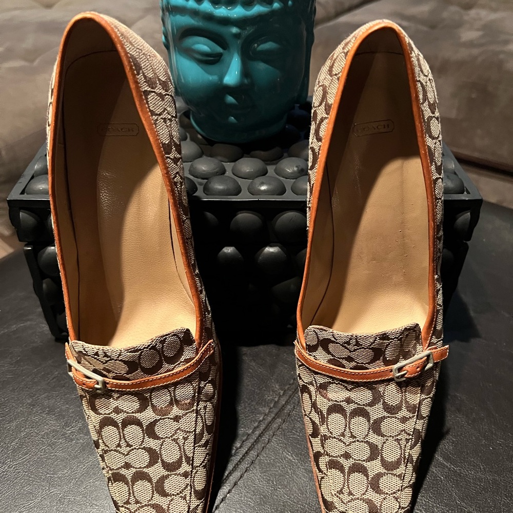 Coach Signature Logo Pumps. Size 7 1/2 B - Gem